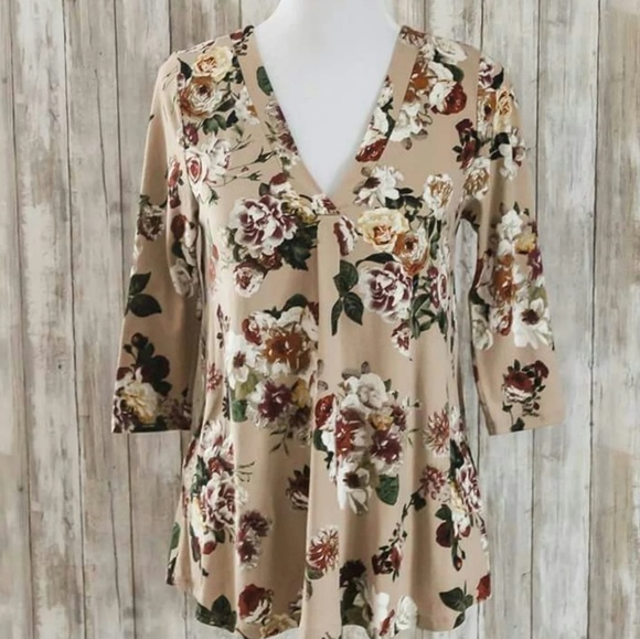 P.S. Kate | Tops | Ps Kate Womens Floral Vneck Top Size Small | Poshmark